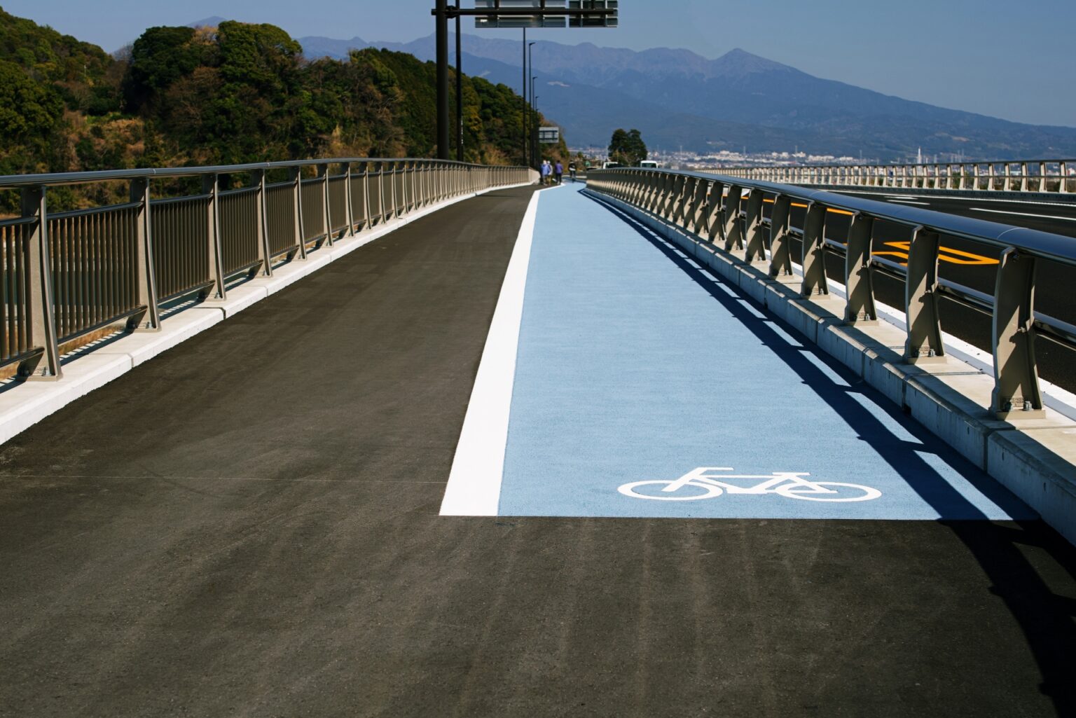 自転車での歩道逆走は違反！罰則と安全に走行するための注意点とは！ - CYCLING ROAD